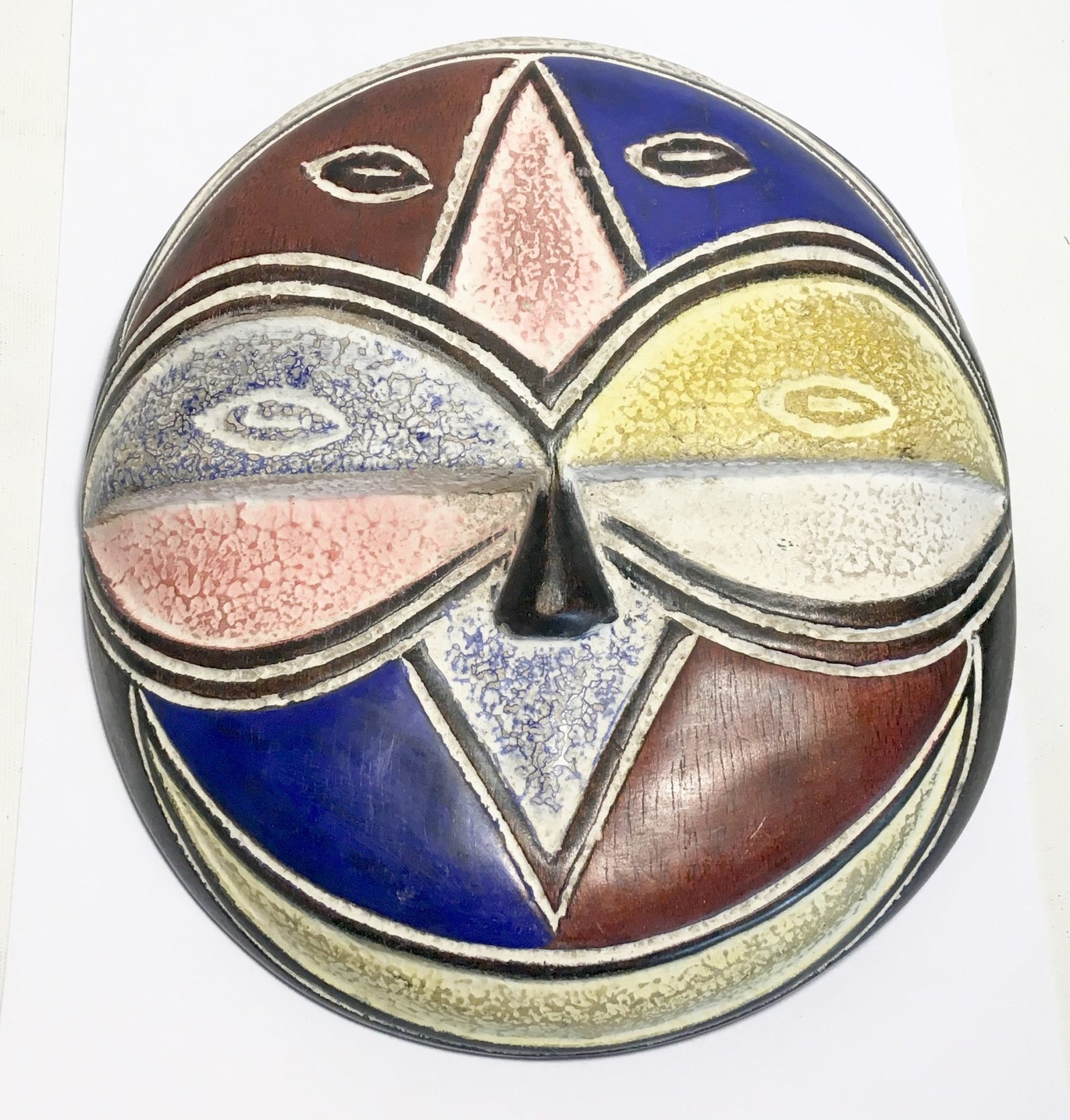 Conheça a Máscura da Lua da Etnia Teke – Bakastudio